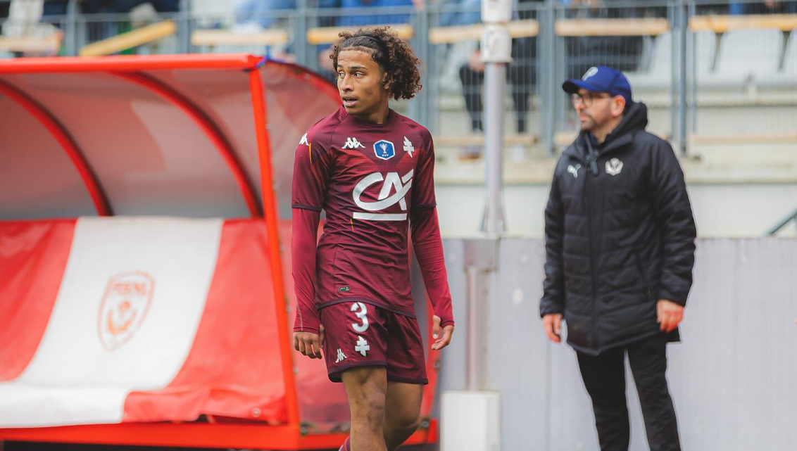 កីឡាករវ័យក្មេង ឈាមជ័រខ្មែរ ៥នាក់ កំពុងលេងនៅ ក្រៅ ប្រទេស គួរ ឲ្យ ចាប់ ...